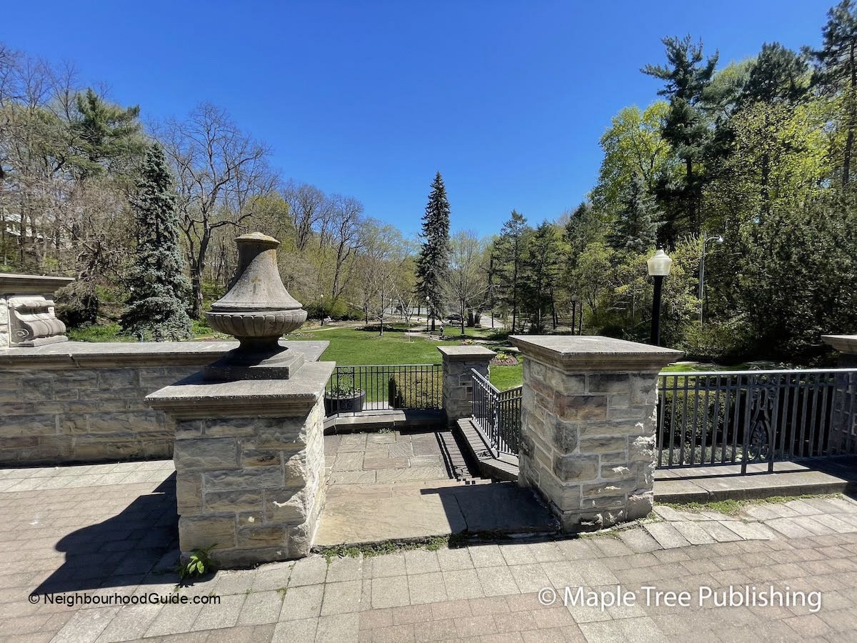 Lawrence Park - Neighbourhood Guide